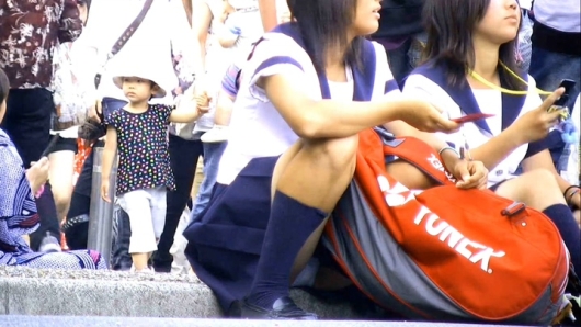 【再販】某祭りでのJKパンチラ祭り（アイドル予備軍さん）【レビュー／Pcolle】 | パンチラ盗撮逆さ撮り大好きマン